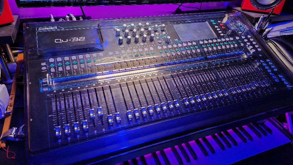 Allen & HEATH QU-32 MIXER (CHROME EDITION WITH DECKSAVER) for Sale in ...