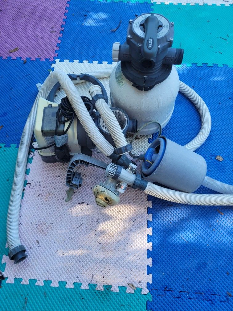 POOL PUMP & LADDER for Sale in Nolanville, TX - OfferUp