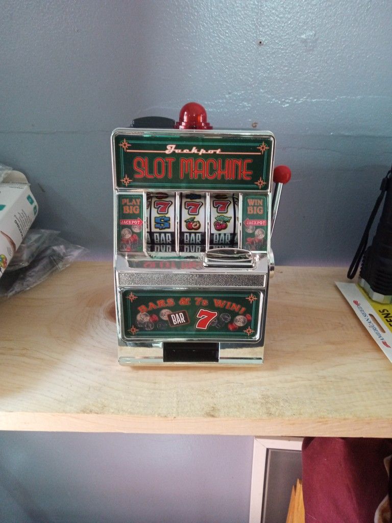 Mini Slot Machine Coin Bank for Sale in Adrian, MI - OfferUp