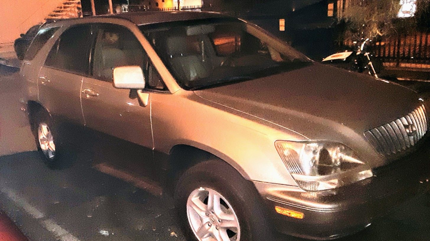99' Gold Lexus RX 300 for Sale in Phoenix, AZ - OfferUp