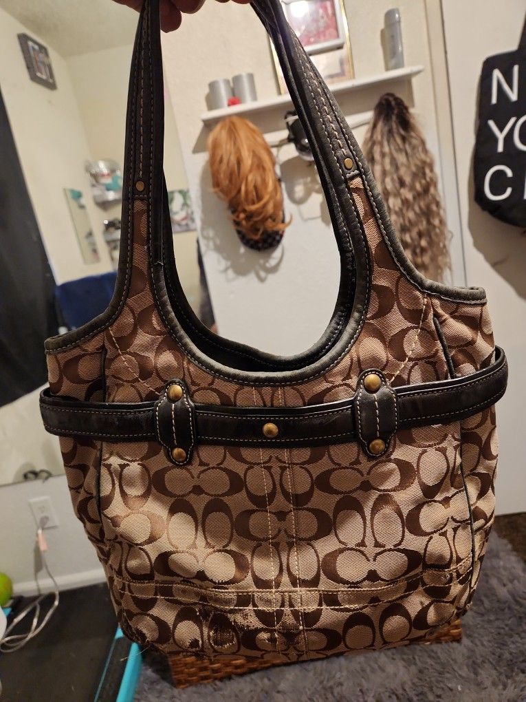 Authentic Small Coach Purse for Sale in Fresno, CA - OfferUp