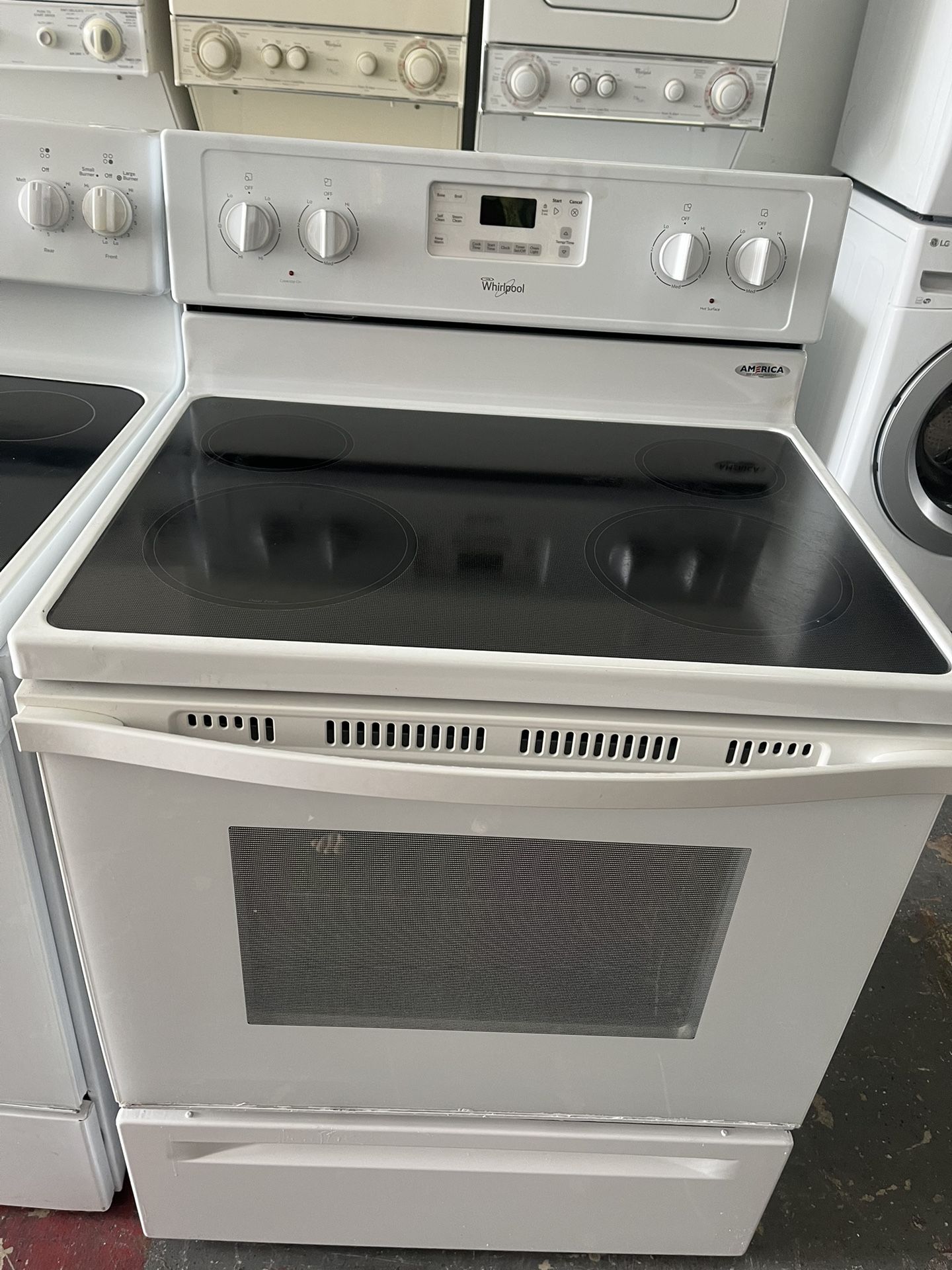 Stove Whirlpool White Estufa Whirpool for Sale in Hialeah, FL - OfferUp