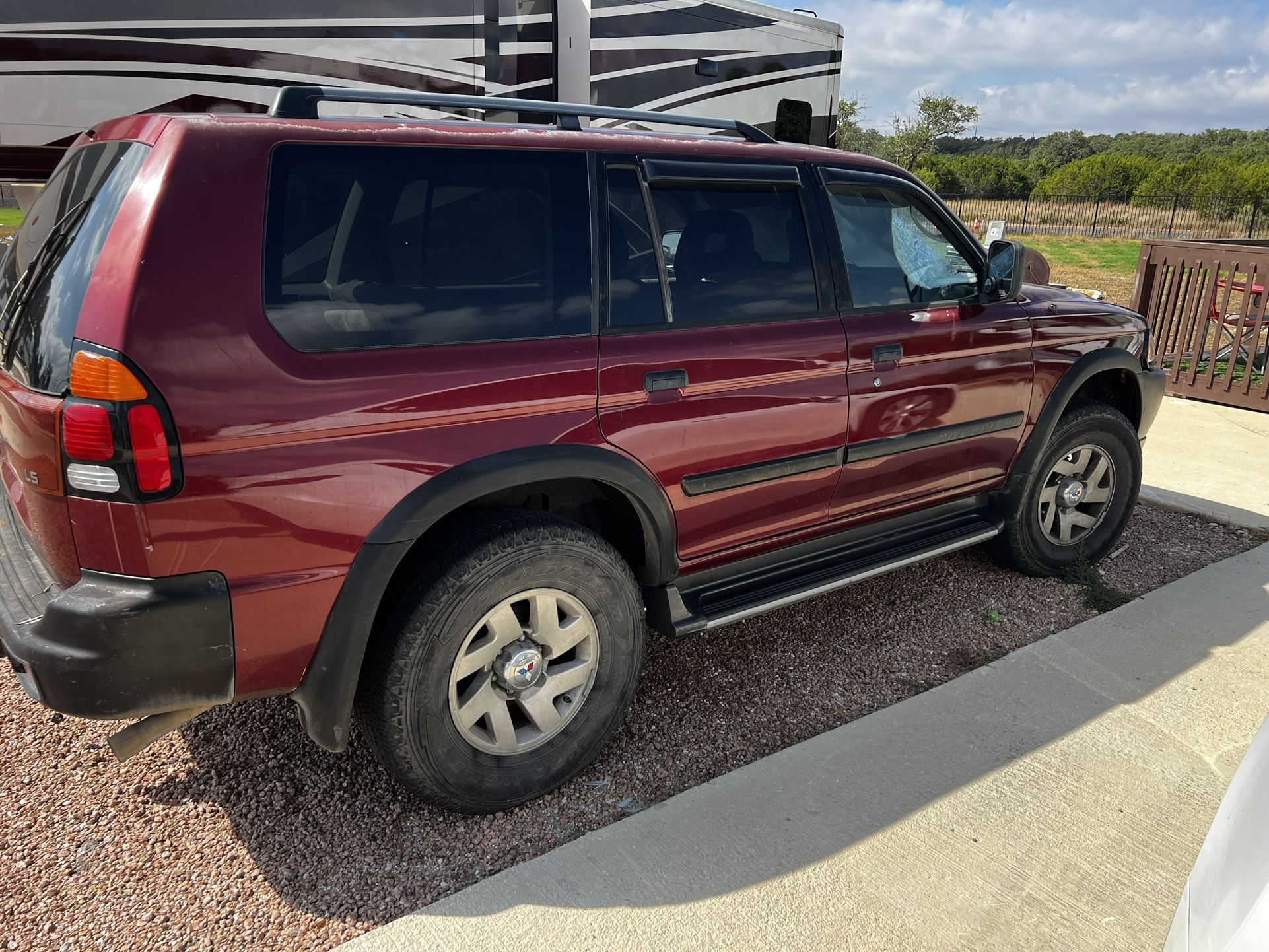 2002 Mitsubishi Montero Sport for Sale in Austin, TX - OfferUp