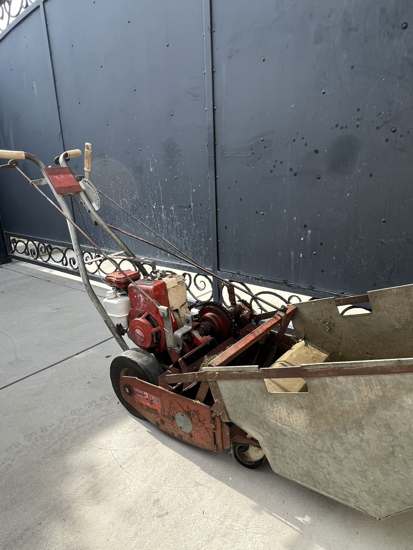 Tru-Cut Front Throw Lawn Mower for Sale in Bakersfield, CA - OfferUp
