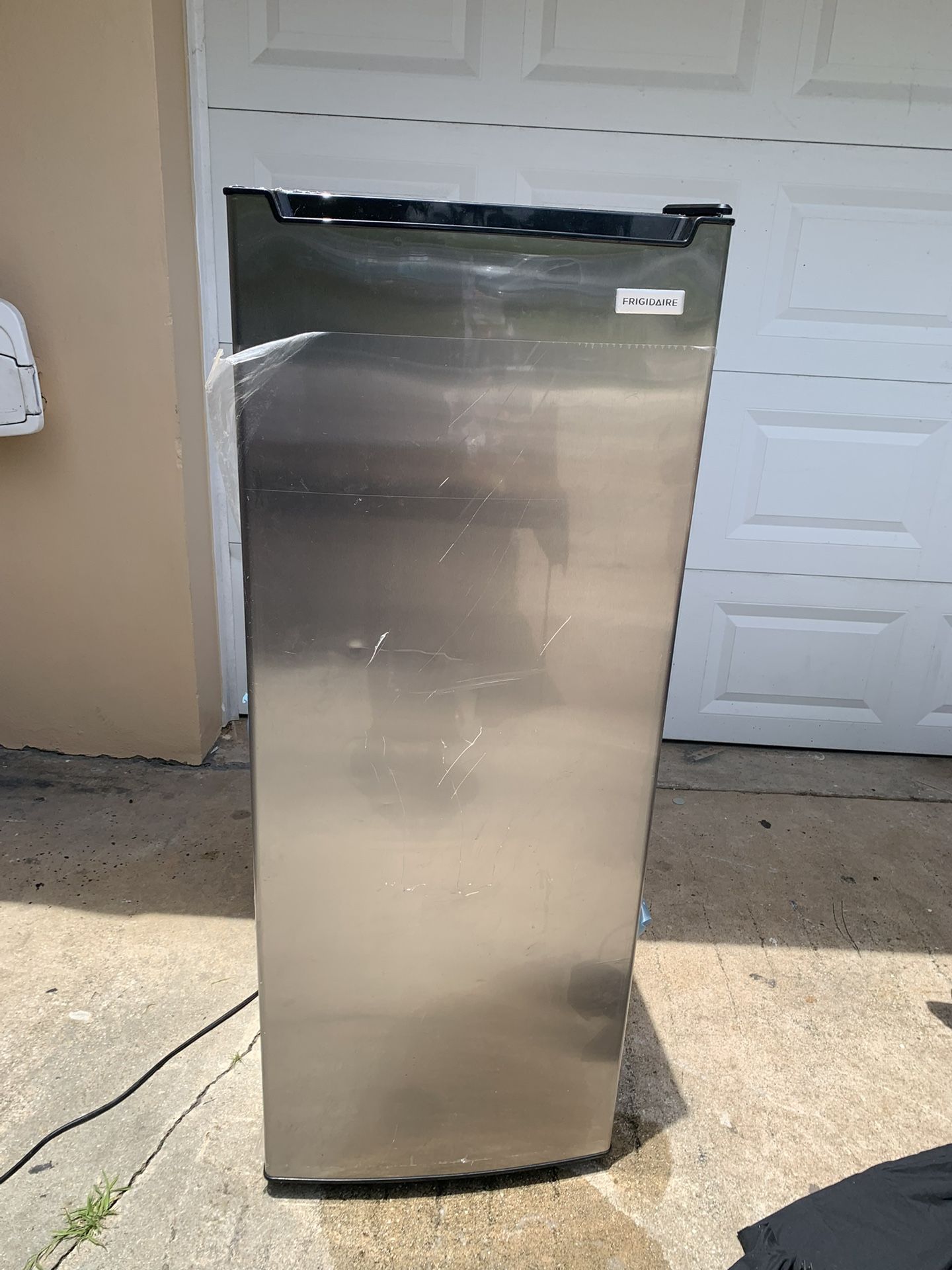 Frigidaire Stand Up Freezer for Sale in Boynton Beach, FL - OfferUp