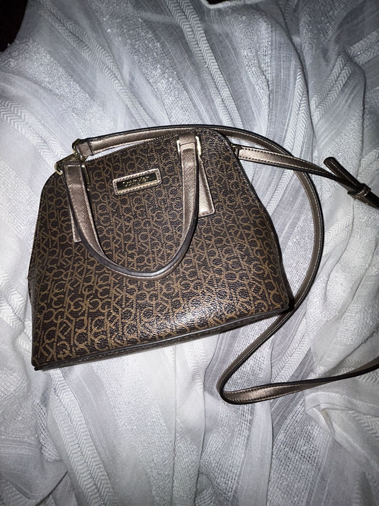 Calvin Klien Cross Body Or Handabg for Sale in San Antonio, TX - OfferUp