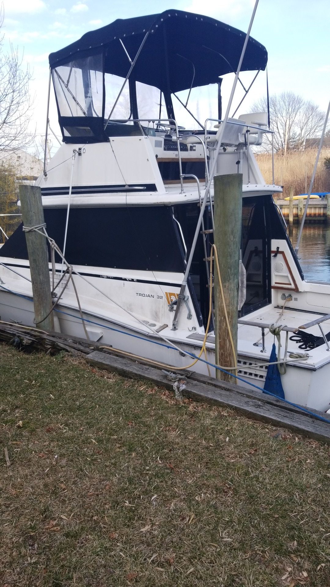 32 ft TROJAN CABIN CRUISER for Sale in Islip, NY - OfferUp