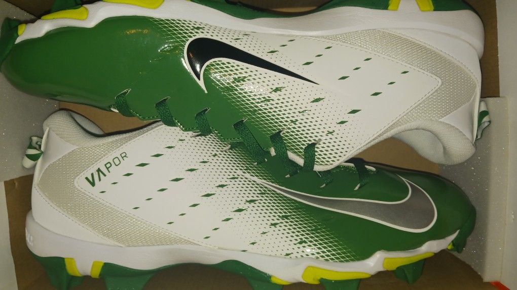 Oregon Ducks Color Theme Nike Cleats (New) for Sale in Spring Valley ...