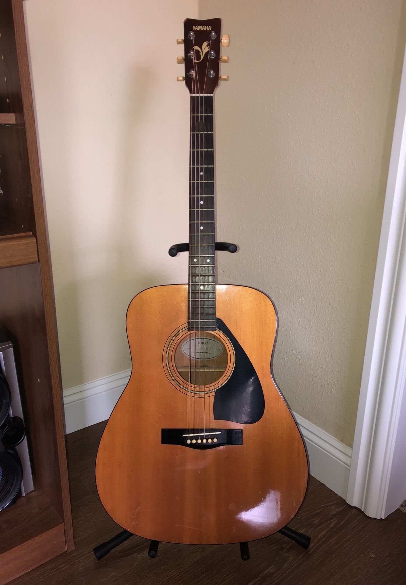 Yamaha FG 400 Guitar for Sale in Kent, WA - OfferUp