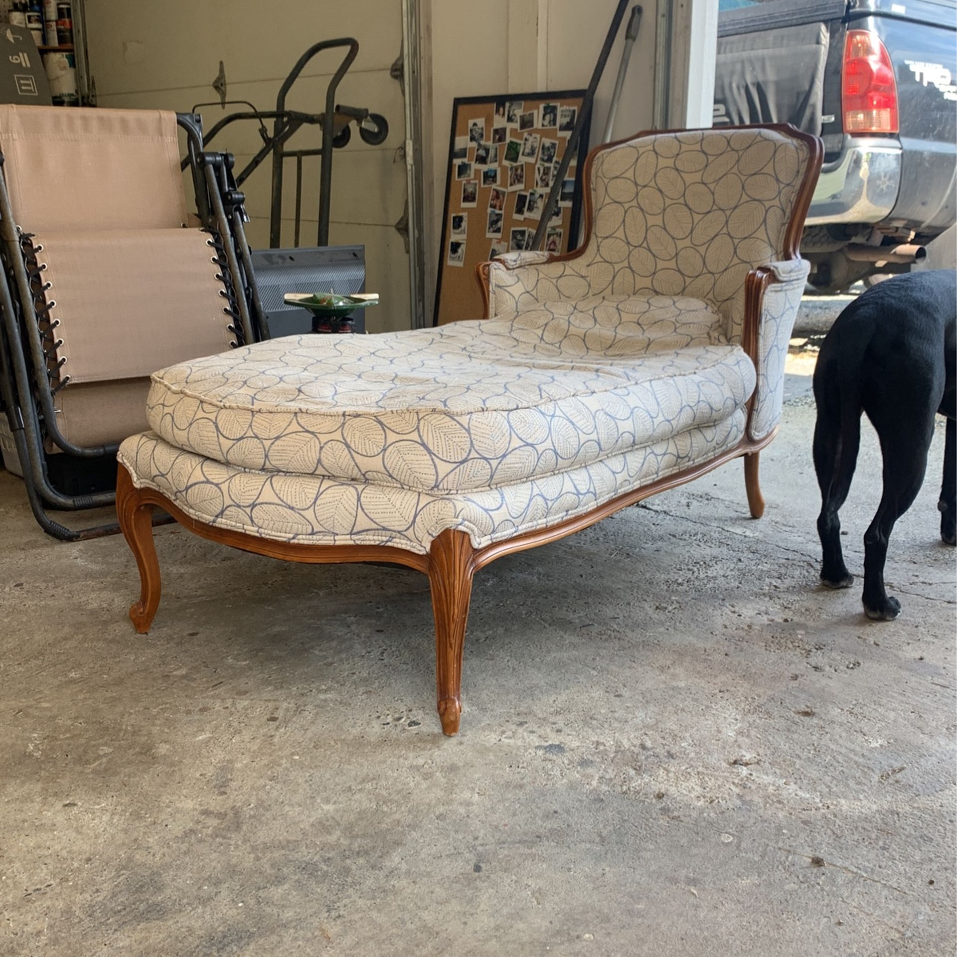 Antique Lounge Chair/fainting Couch for Sale in Seattle, WA - OfferUp