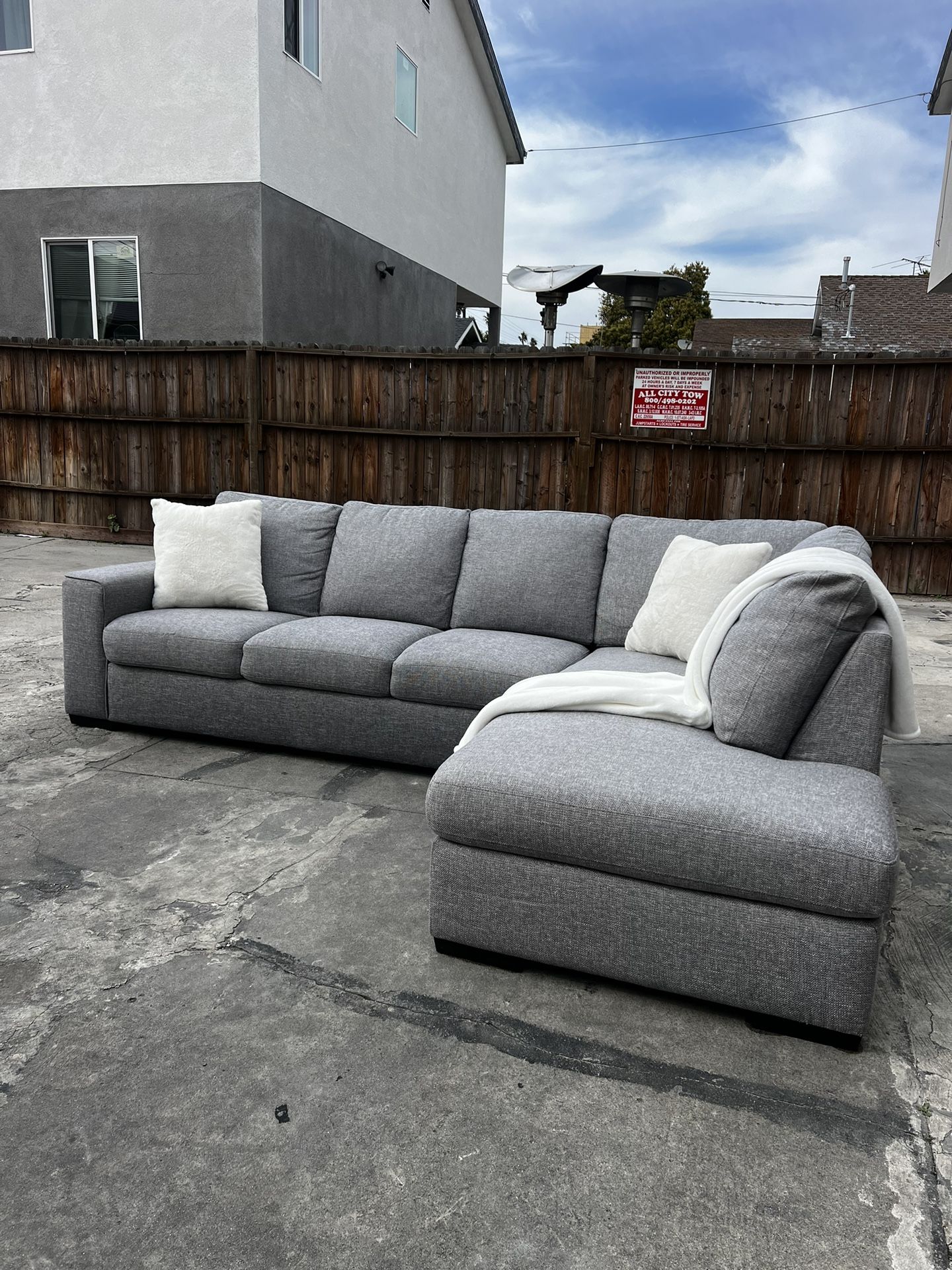 Light Grey Sofa Sectional for Sale in Los Angeles, CA - OfferUp