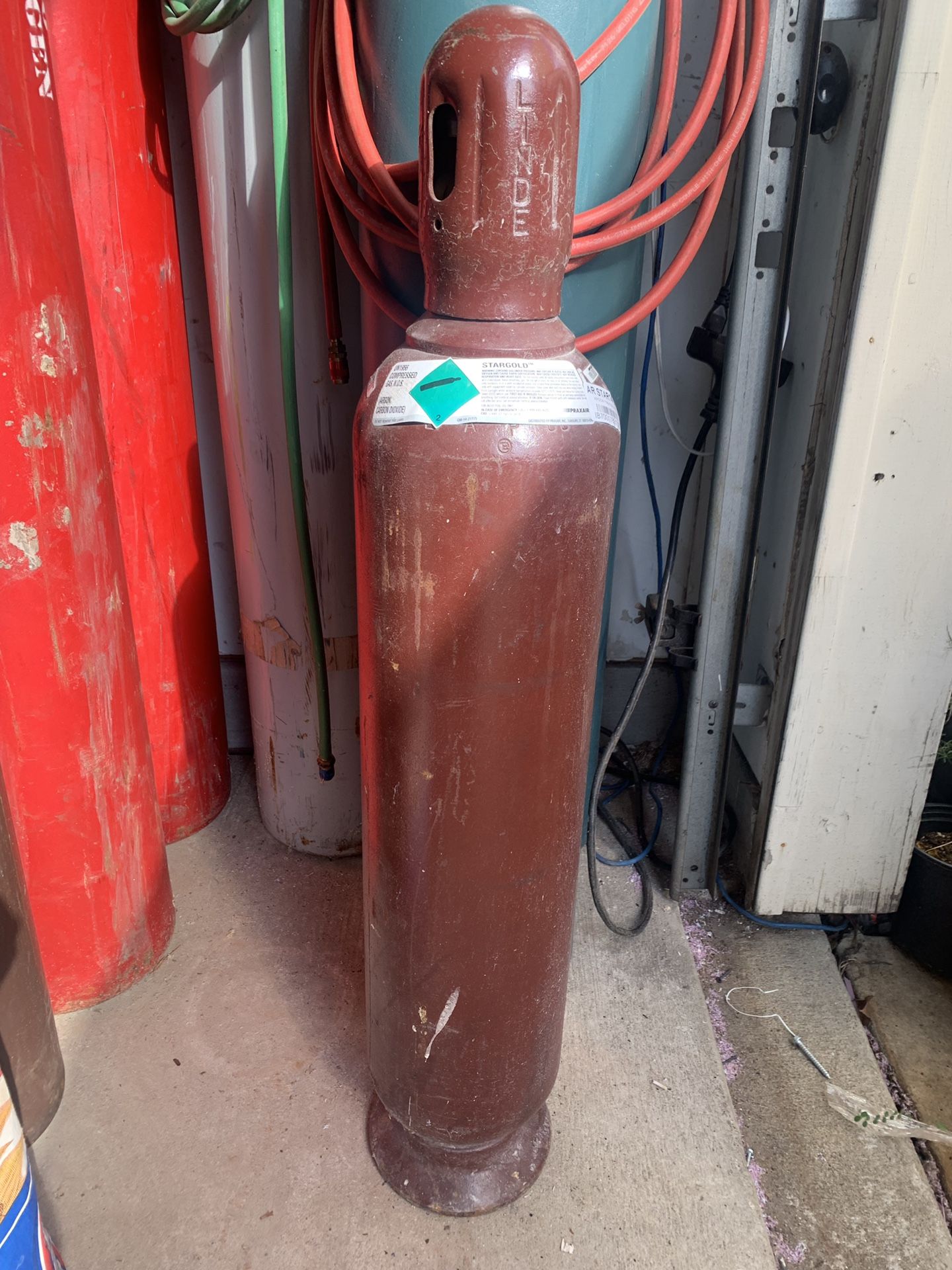Full tank of 75/25 mig welding gas. 80cf tank. Yes this is available ...