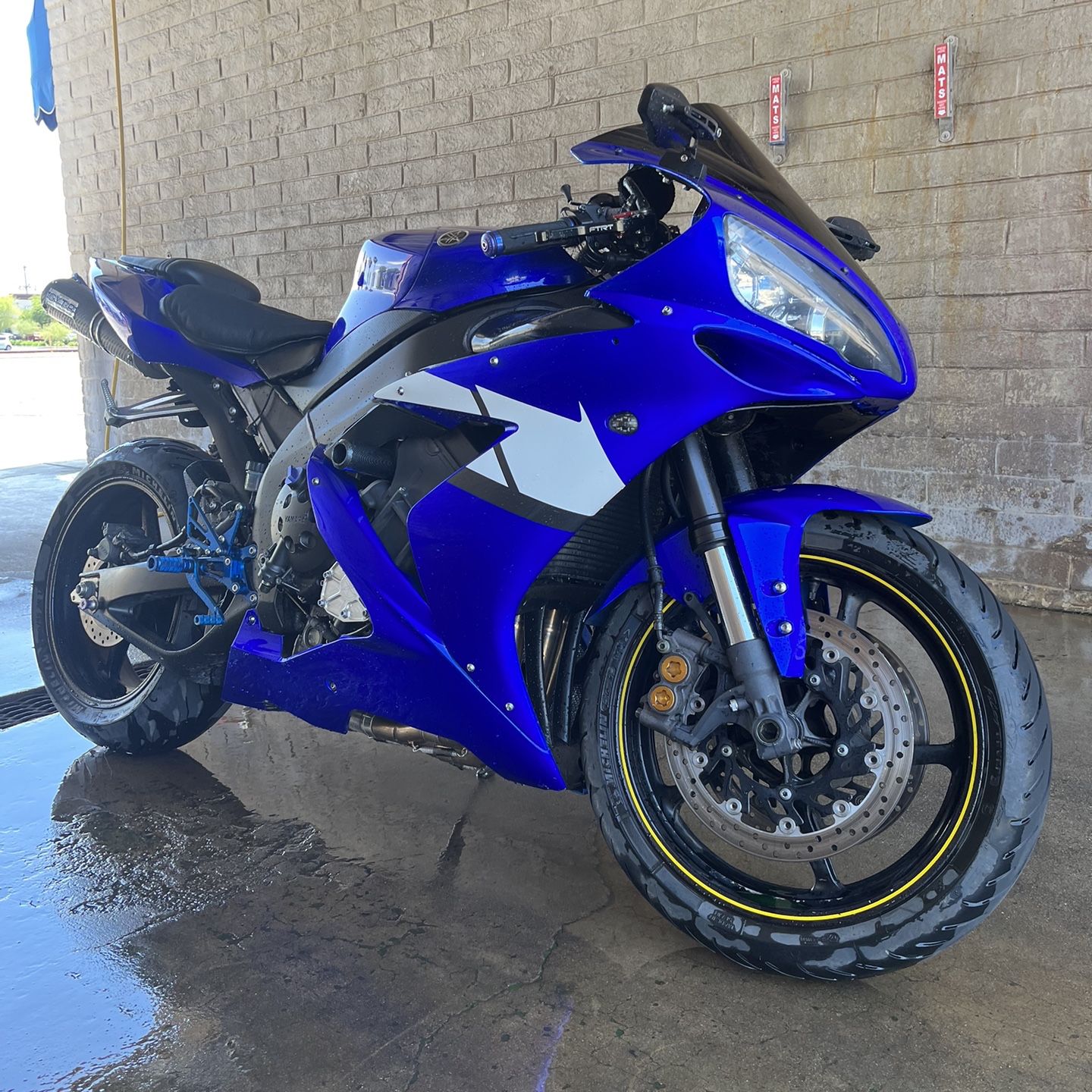Yamaha R1 Wallpaper Blue