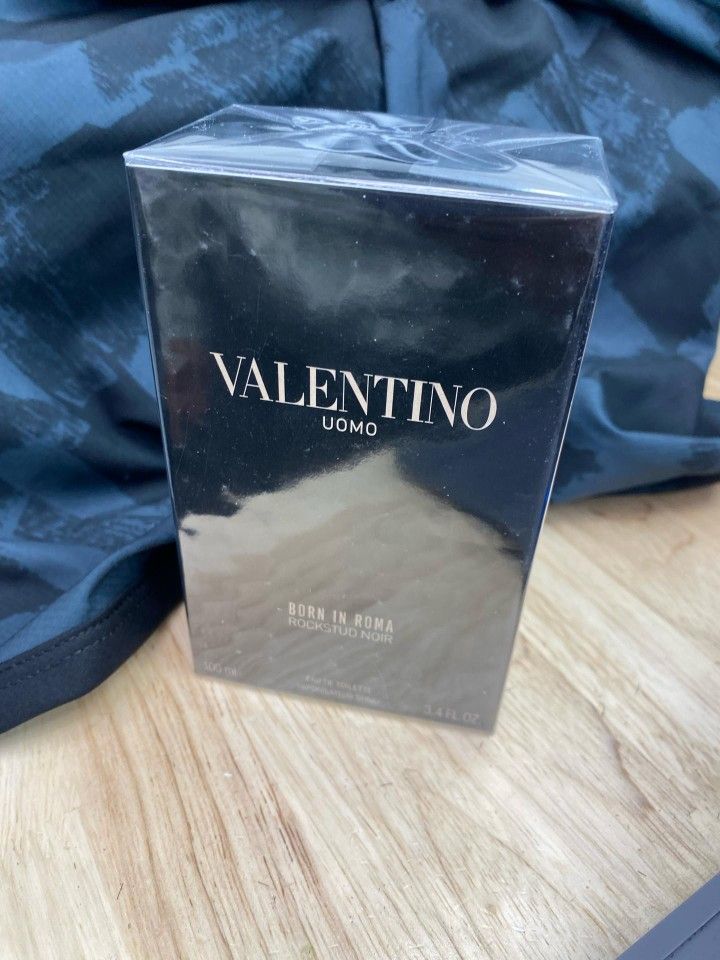 Valentino For Men for Sale in Bloomington, CA - OfferUp