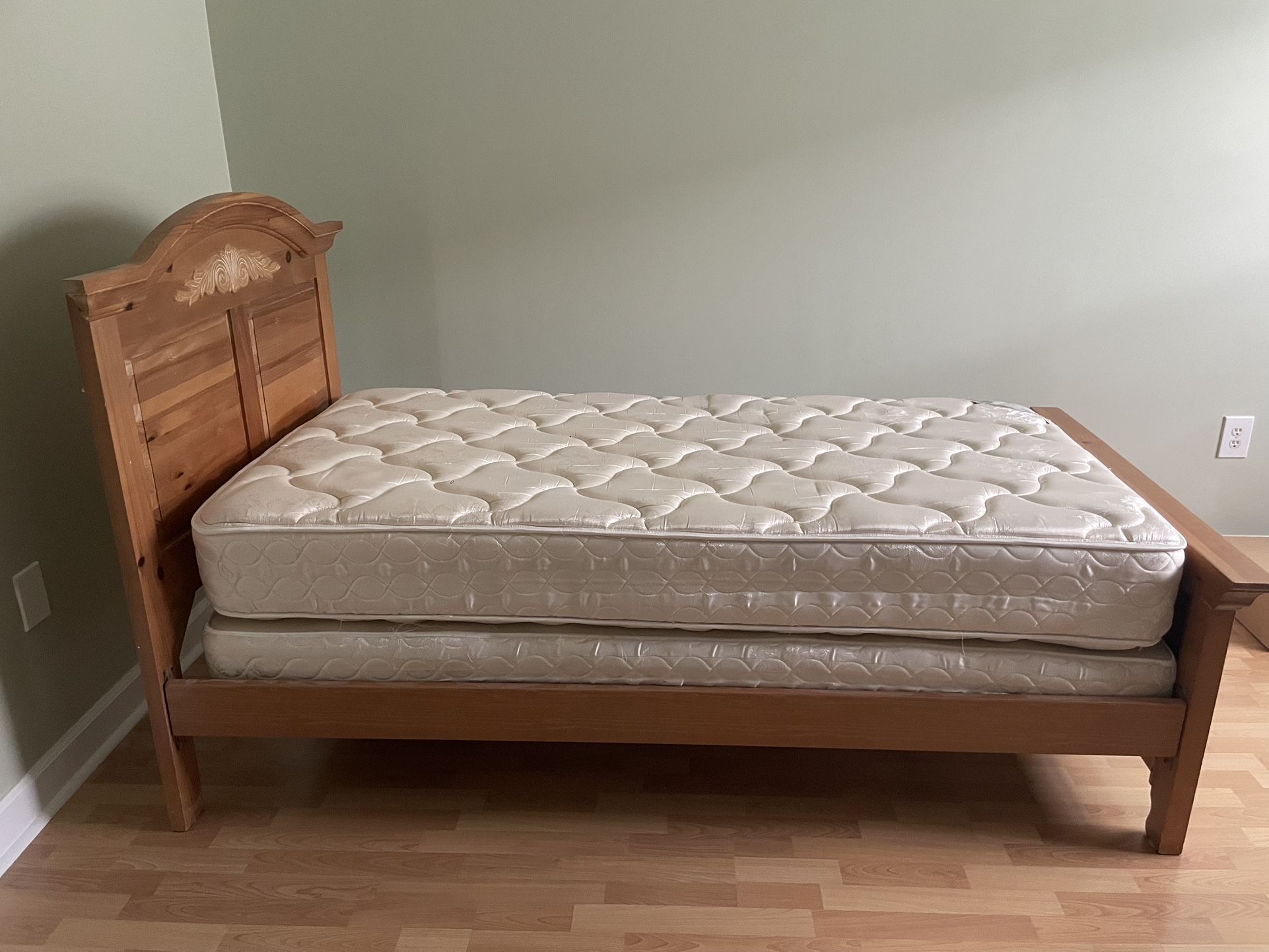 Broyhill Fontana Twin Bedframe + Mattress/Box Spring for Sale in Miami ...