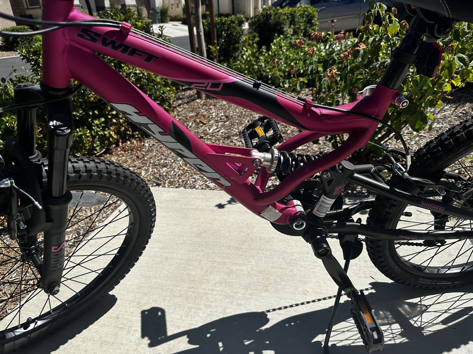 Hyper Bicycle 20" Girls Swift Mountain Bike, Kids, Magenta for Sale in ...