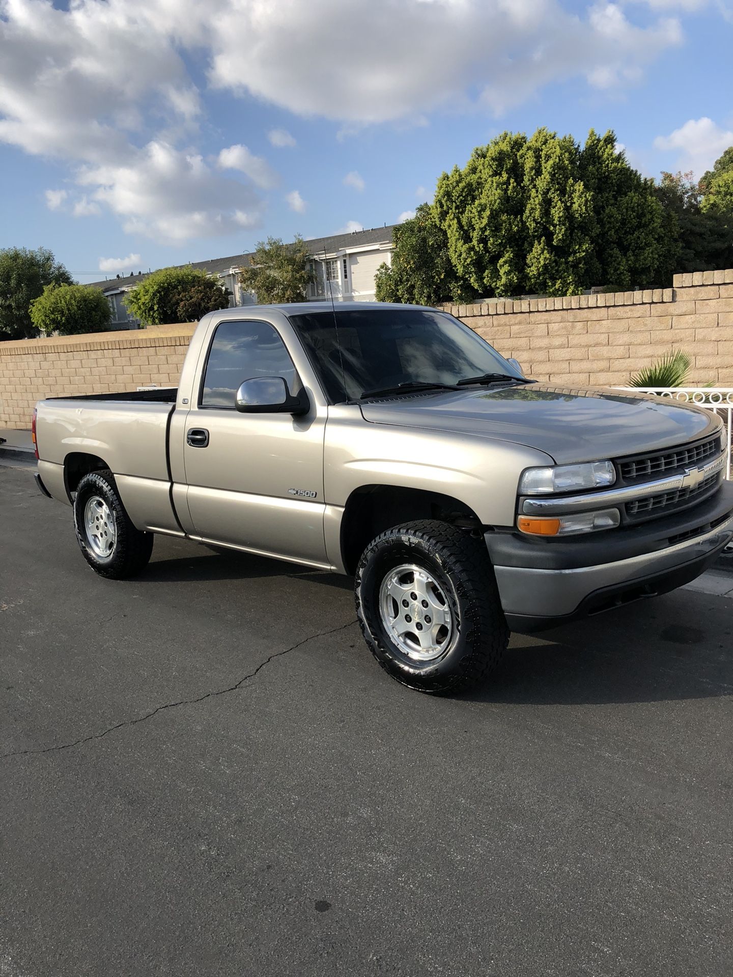 2001 Chevy Silverado LS Short Bed V8 2wd for Sale in Buena Park, CA ...