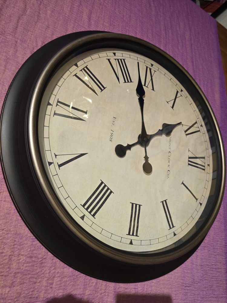 22" Wall Clock for Sale in Corona, CA - OfferUp