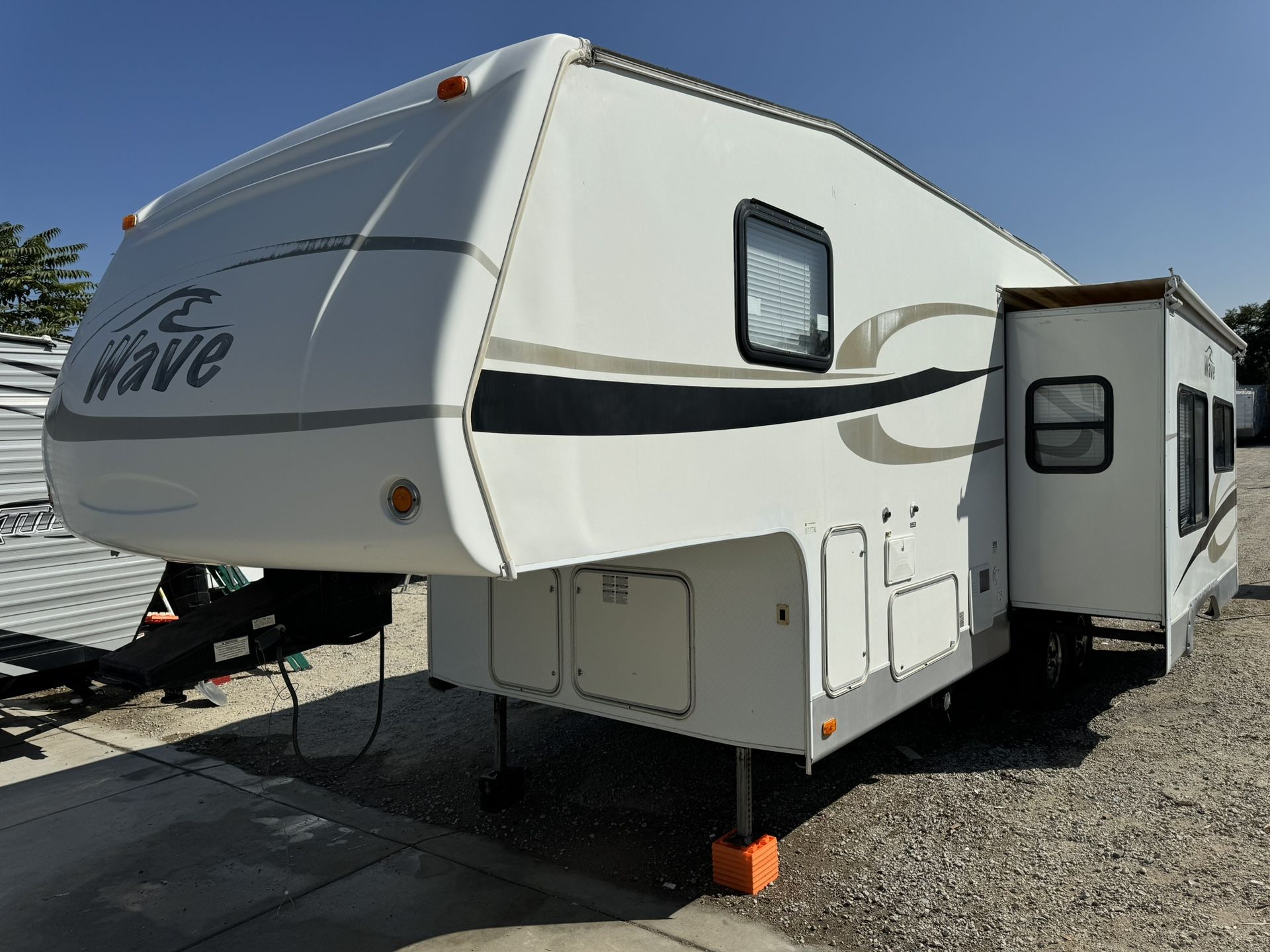 2009 Thor Wave 295RLSFW for Sale in Riverside, CA - OfferUp