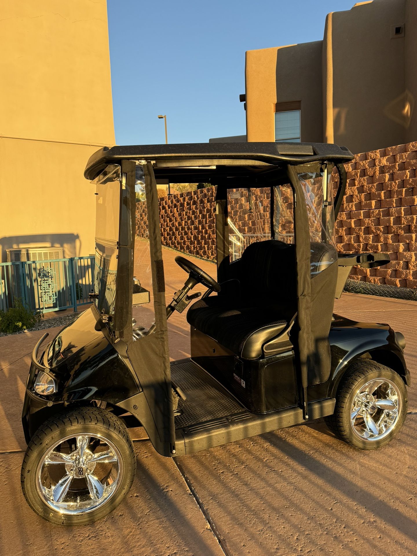 2017 EZ GO Golf cart RXV FREEDOM for Sale in Flagstaff, AZ - OfferUp