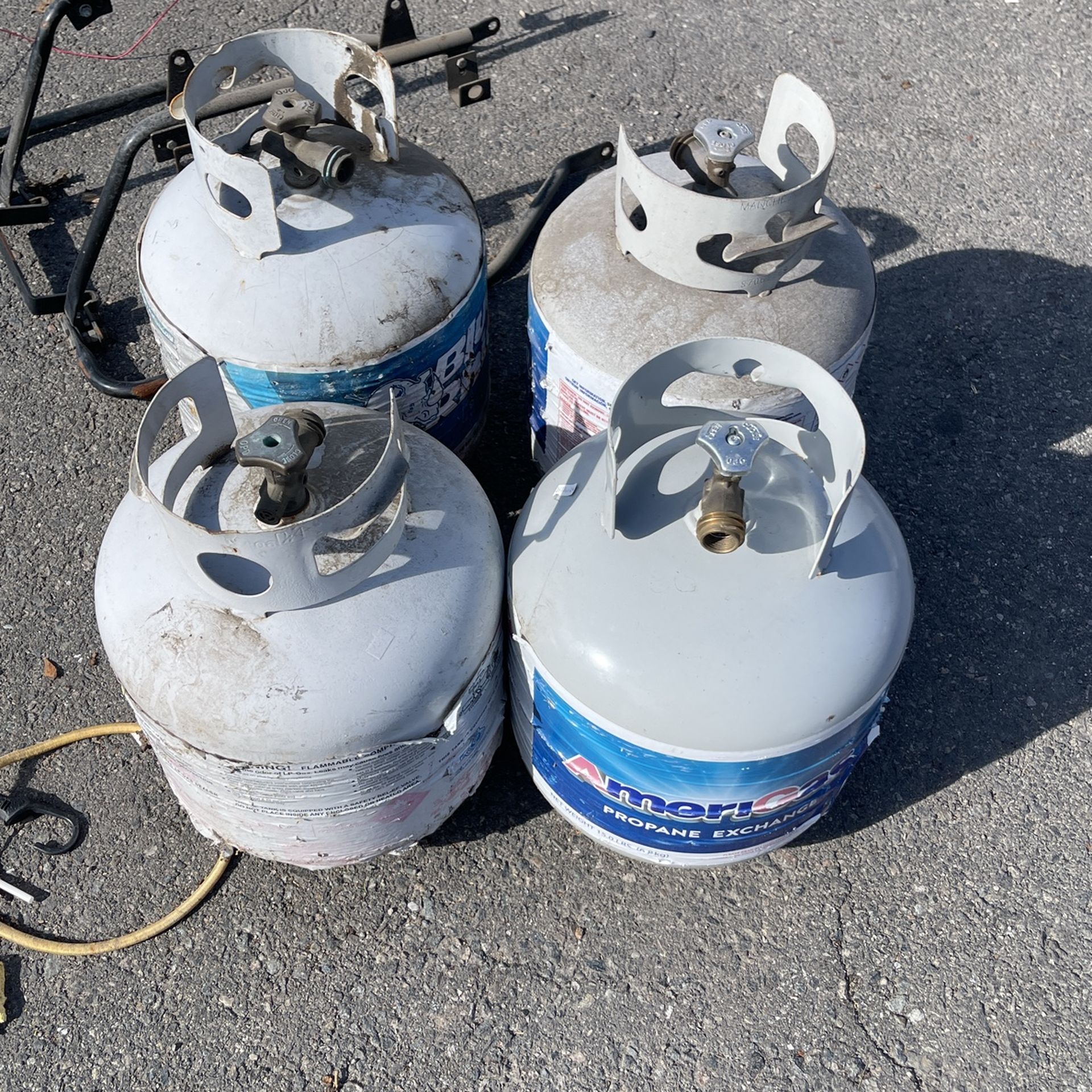 Four Propane Tanks for Sale in Bloomington, CA - OfferUp