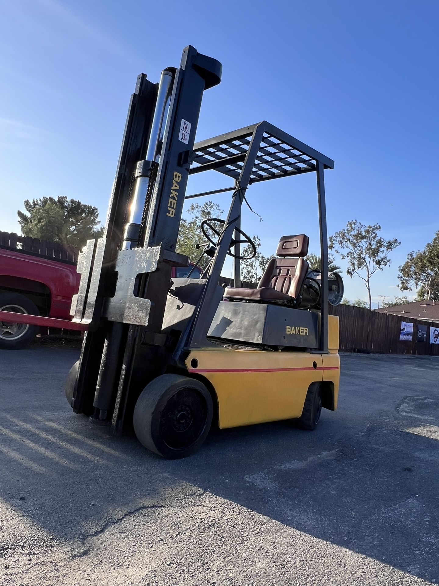 Baker FORKLIFT 4000 Lbs Capacity for Sale in Norco, CA - OfferUp