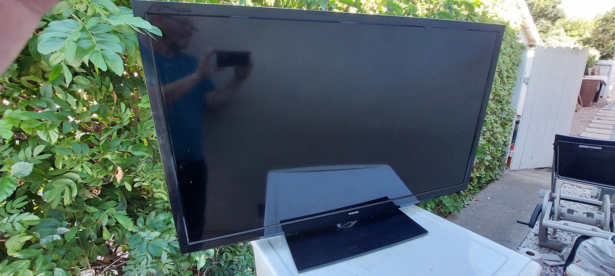 FREE DELIVERY 50" TOSHIBA FLAT TV $125 for Sale in Fullerton, CA - OfferUp