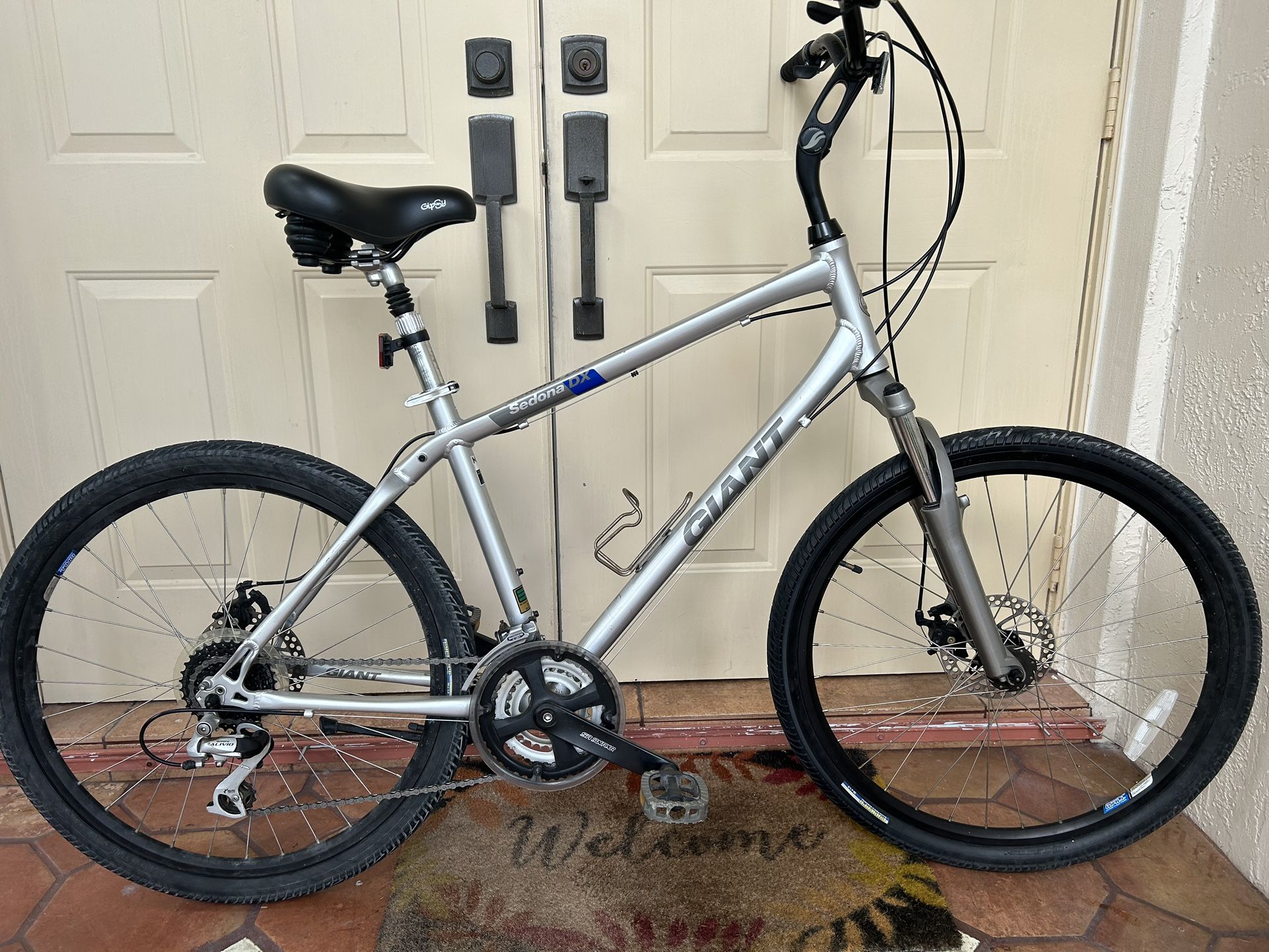 Adult Bicycle Giant Sedona DX Disc Brakes 26 Inch Wheels Cruiser Mountain Bike. for Sale in ...
