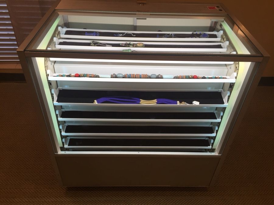 Lighted Berg Motion Case Spin Display for Sale in Fern Park, FL - OfferUp