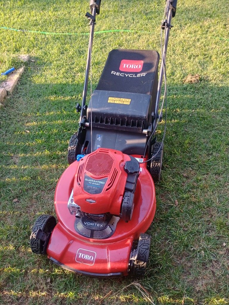 Toro Self Propelled Mower for Sale in Benbrook, TX - OfferUp