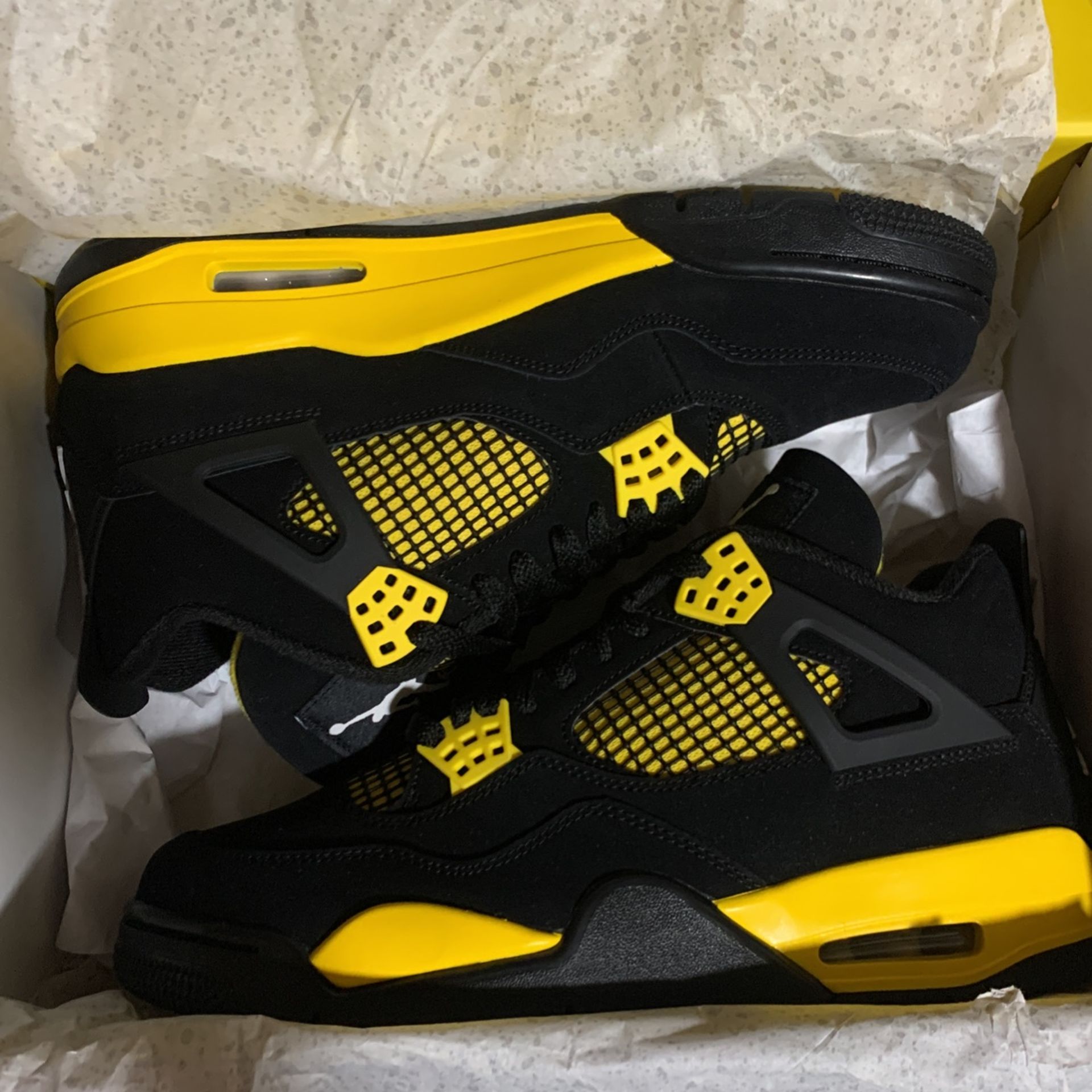 Air Jordan 4 “Thunder” for Sale in Ronkonkoma, NY - OfferUp