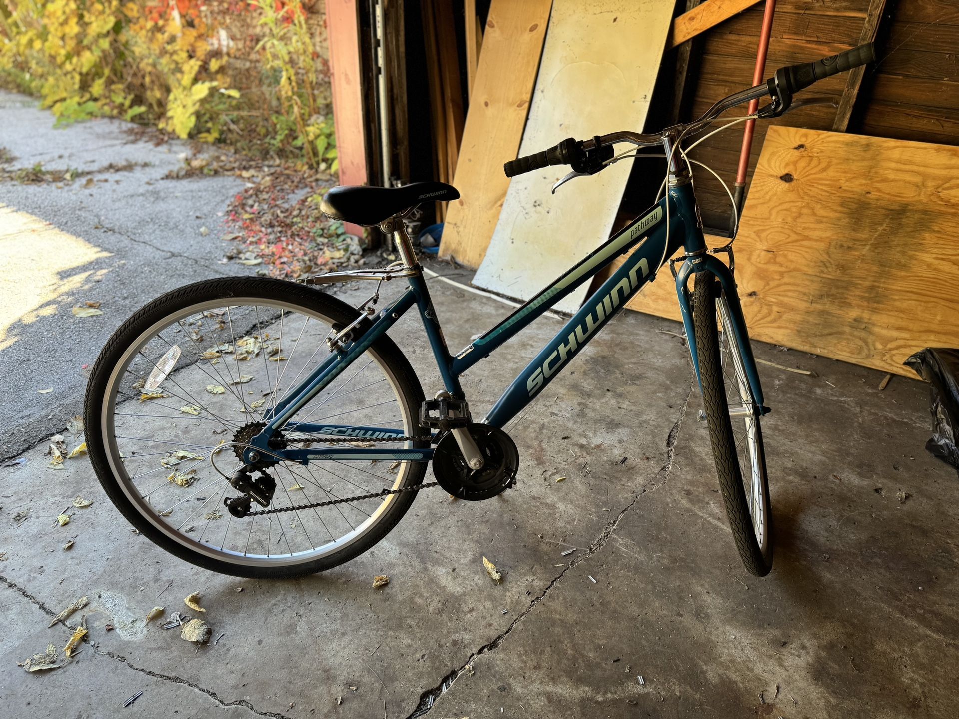 Schwinn Mountain Bike With 26 Inch Wheels Other Bikes Cycling
