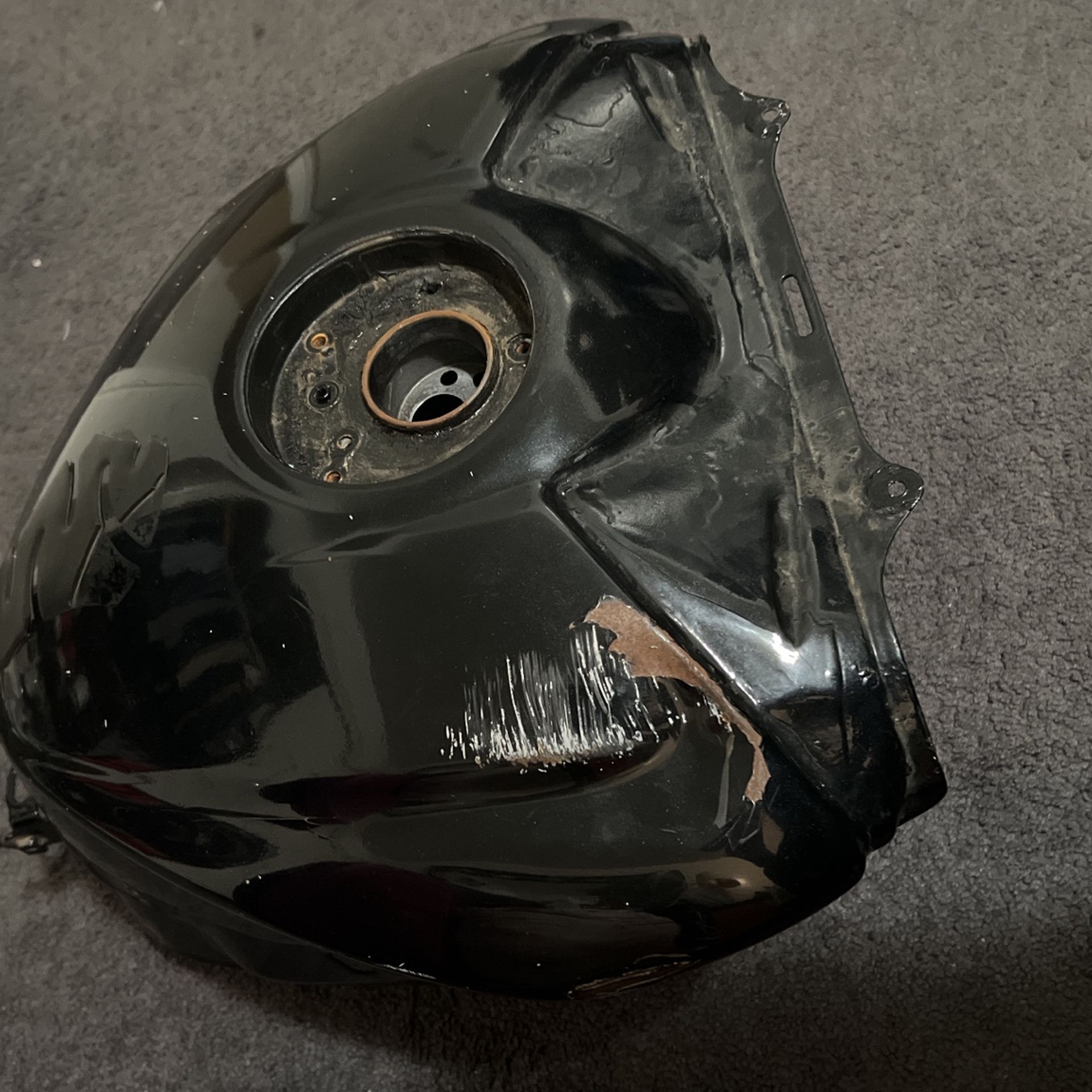 Yamaha R6 Yzf Gas Tank for Sale in Inglewood, CA - OfferUp