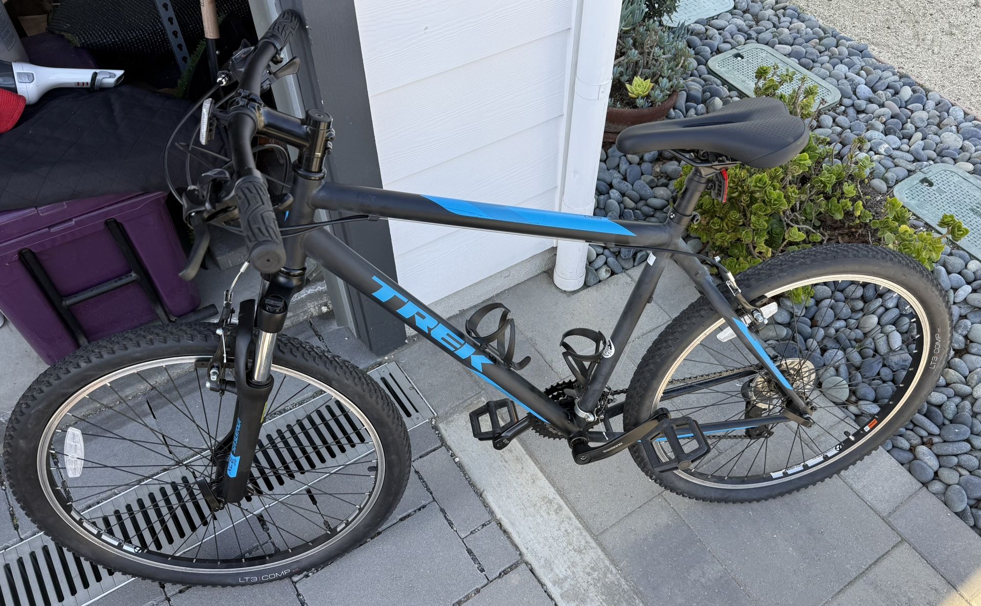 Trek 820 (028) Blue/Black Mountain Bike - Like New for Sale in Cardiff ...