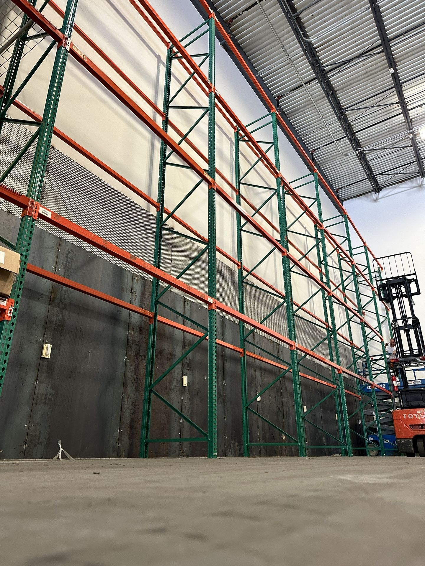 Pallet Racks Upright Beams Wire Decks Warehouse for Sale in Miami, FL ...