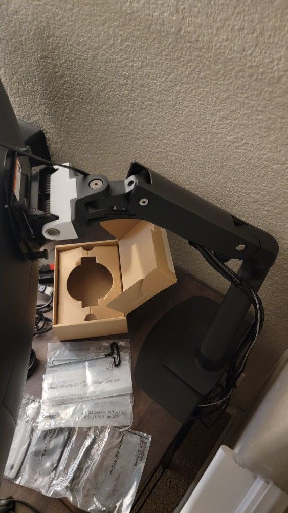 Ergotron HX /w Heavy Tilt Pivot for Sale in Colorado Springs, CO - OfferUp