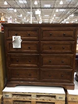 Universal broadmoore gentleman's chest store
