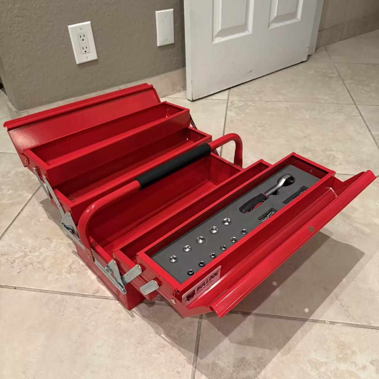 NEW Bulldog Expandable Collapsible Hand Tool Carrier Box With 14 Pcs ...