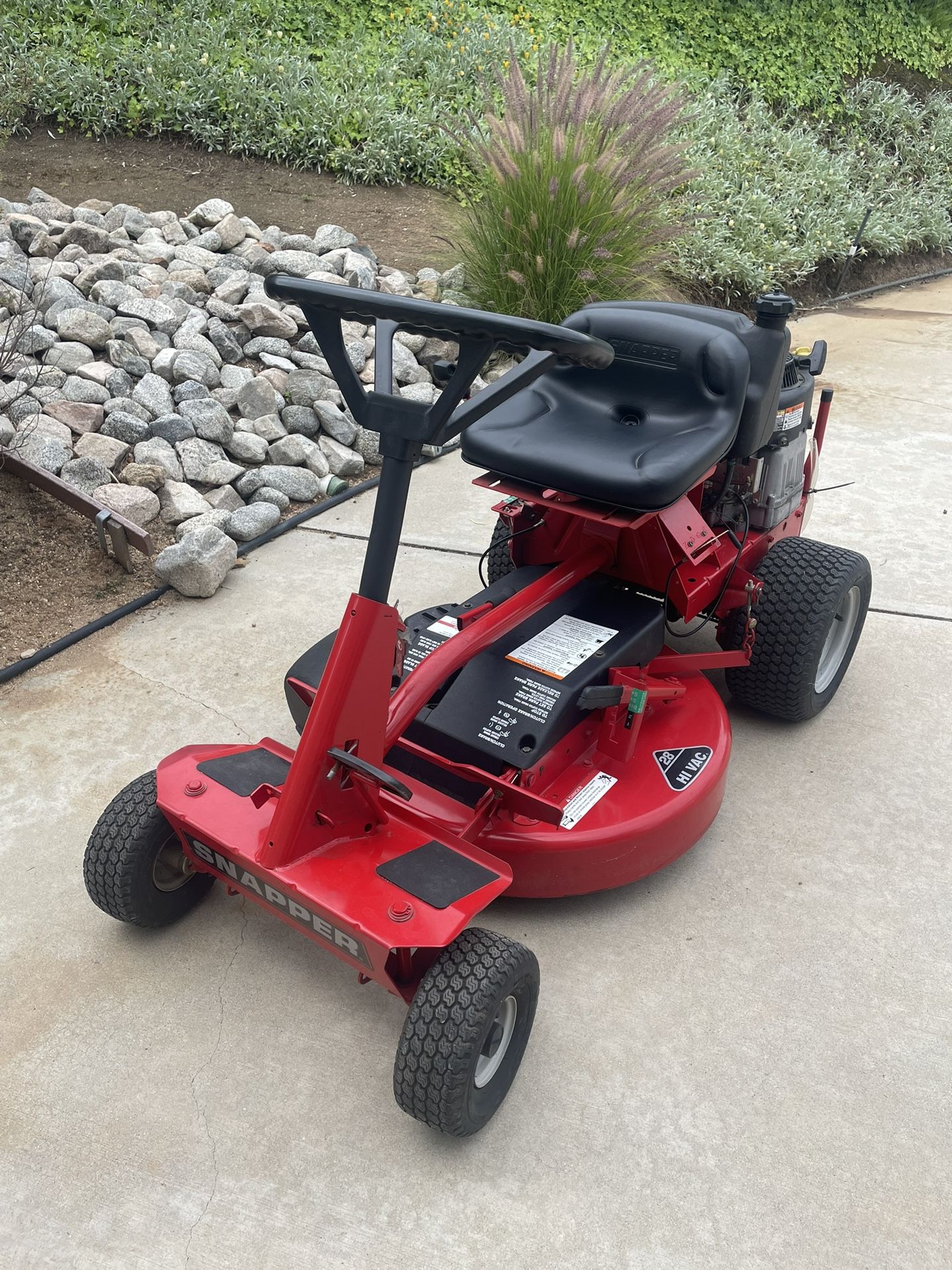 28” SNAPPER Riding Lawn Mower for Sale in Anaheim, CA - OfferUp