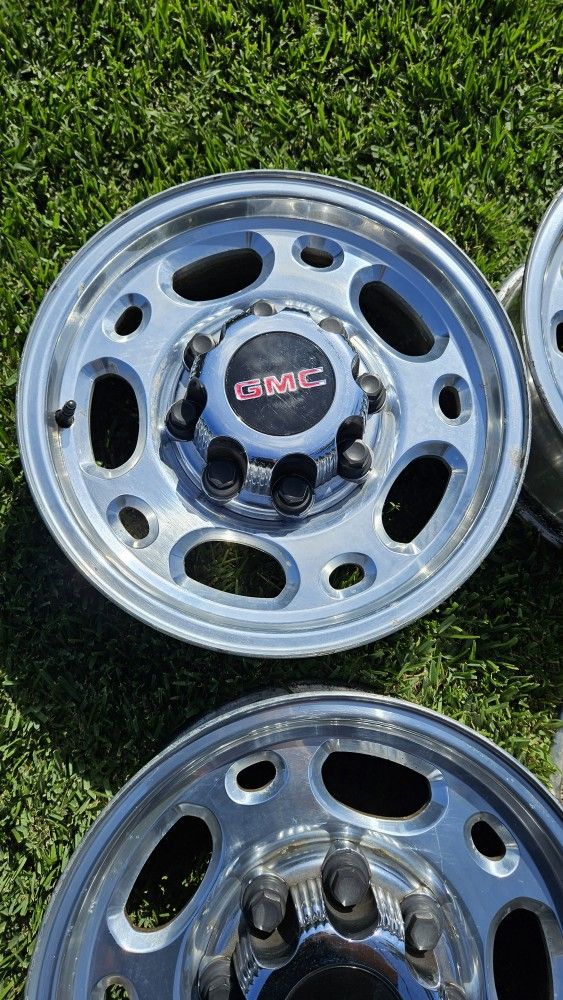 2001 Gmc Yukon 2500 8 Lug Wheels for Sale in Garden Grove, CA - OfferUp
