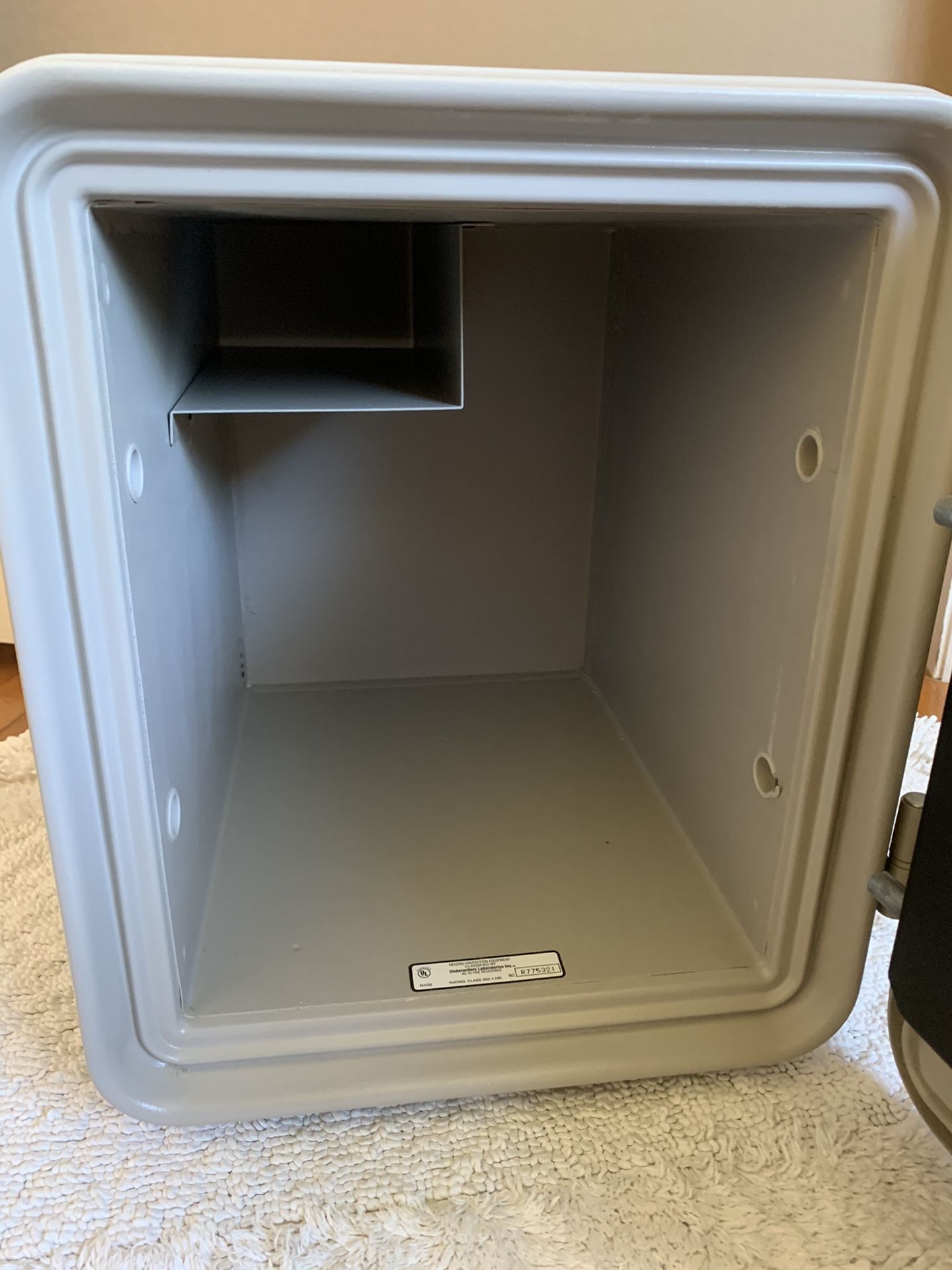 SENTRY SAFE- MODEL 1250, in VERY GOOD CONDITION for Sale in Lake Worth ...