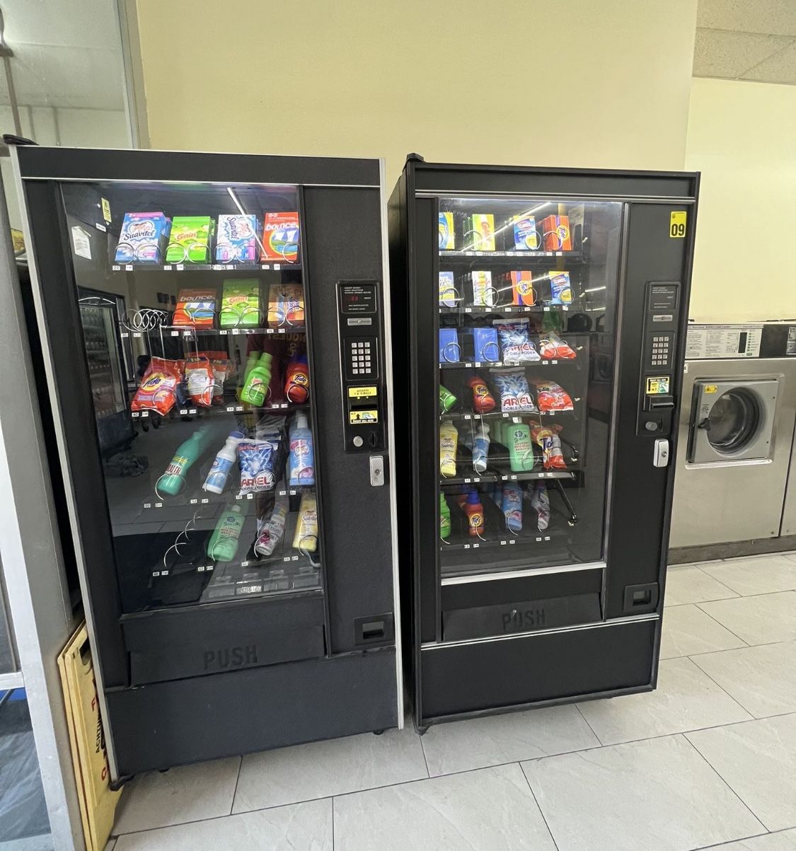 SODA AND SNACK COMBO VENDING MACHINE SOAP COIN LAUNDRY for Sale in ...