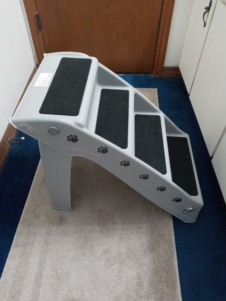 Petmate Pet Stairs / Steps for Sale in New Smyrna Beach, FL - OfferUp