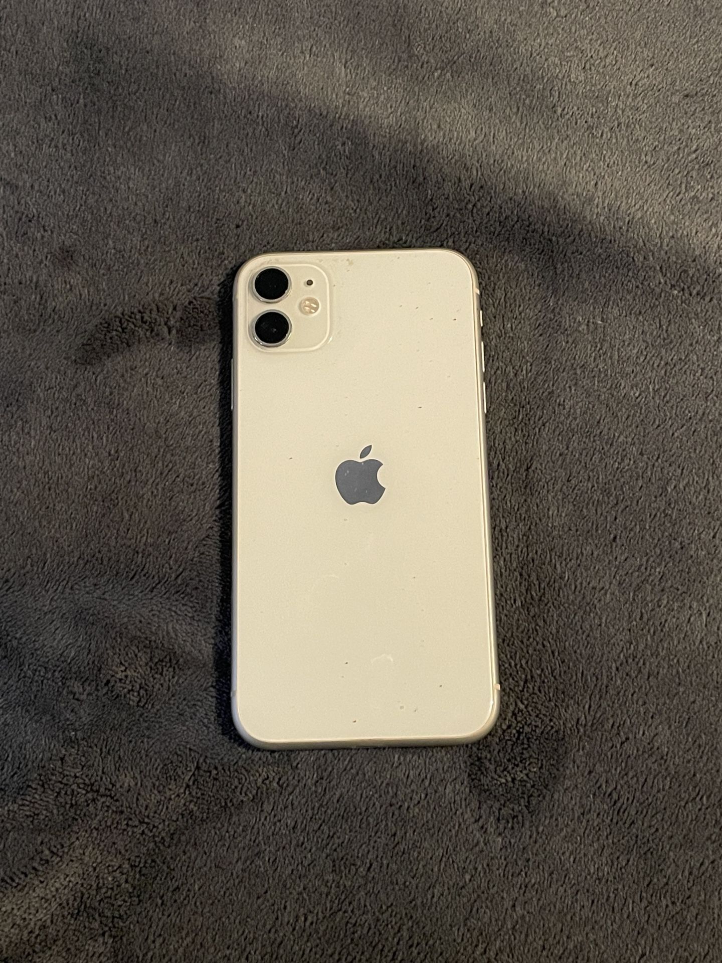 iPhone 11 64GB Damaged for Sale in Hazard, CA - OfferUp
