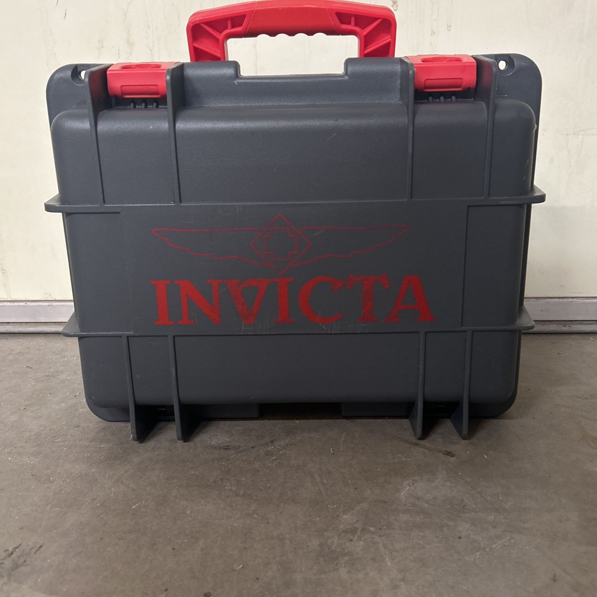 Invicta Watch Case for Sale in Las Vegas, NV - OfferUp