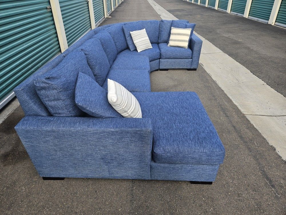 FREE DELIVERY!!! Custom Coastal Blue 4 Piece Sectional Couch with Chase ...