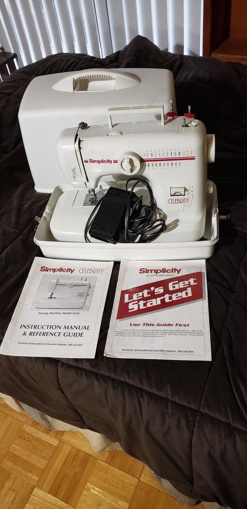Sewing Machine Simplicity Celebrity for Sale in Aventura, FL - OfferUp
