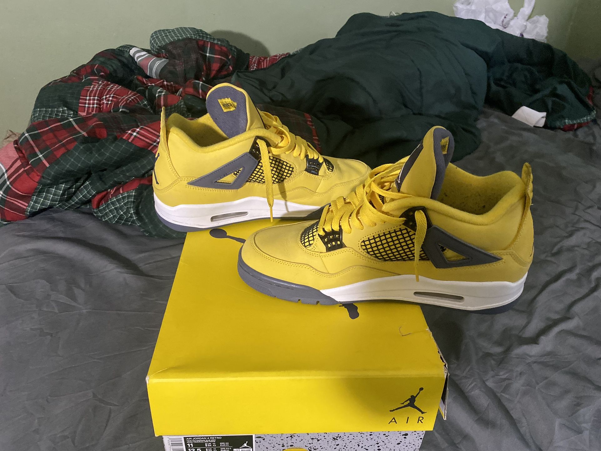 Jordan 4 Yellow Size 11 With Box for Sale in The Bronx, NY - OfferUp