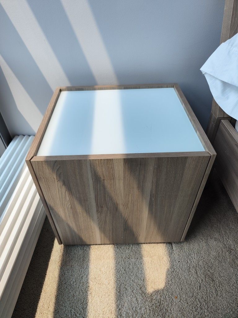 Nyvoll nightstand store