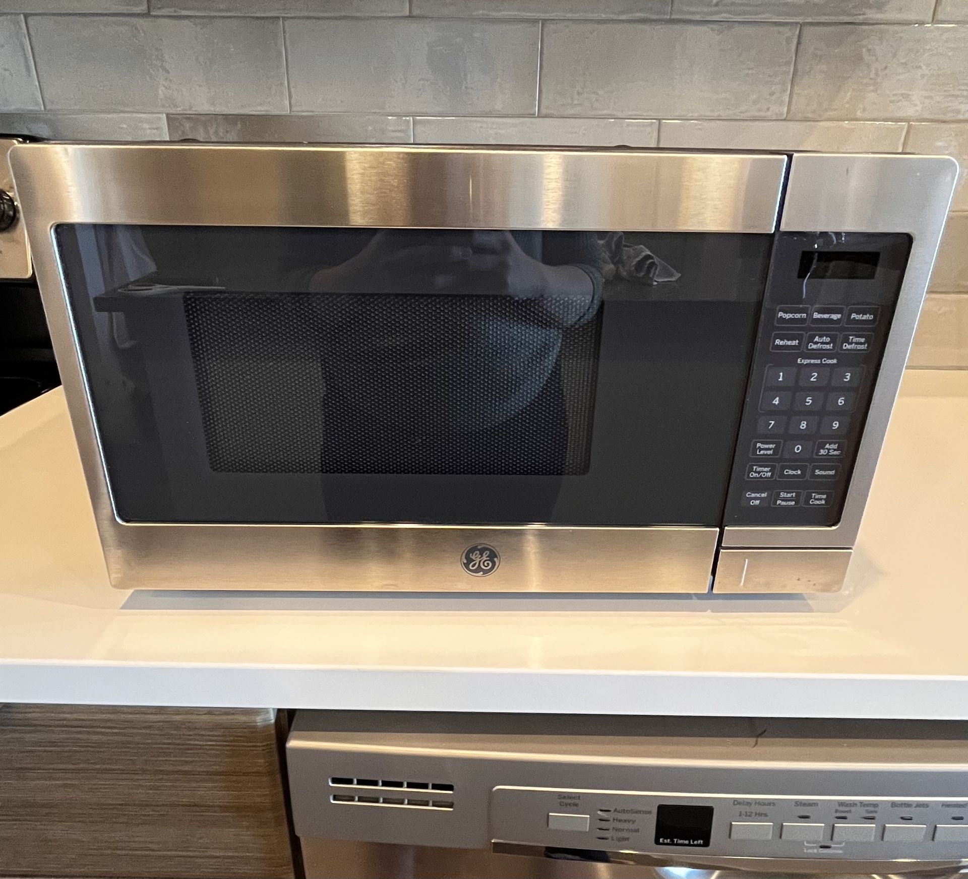 COMPACT GE Stainless Steel Spacemaker Countertop Microwave Oven | 700 ...